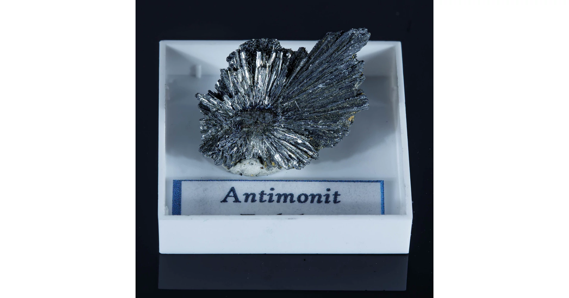 antimonit 3×3 cm-es plexidobozban kedvező áron.